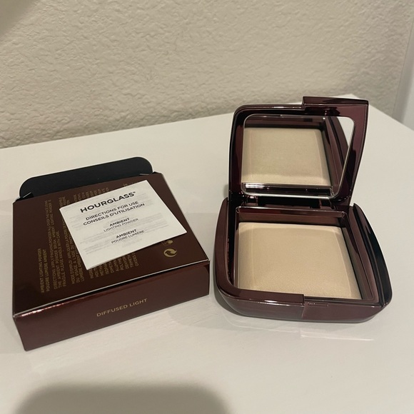 Hourglass | Makeup | Hourglass Ambient Lighting Finishing Powder | Poshmark